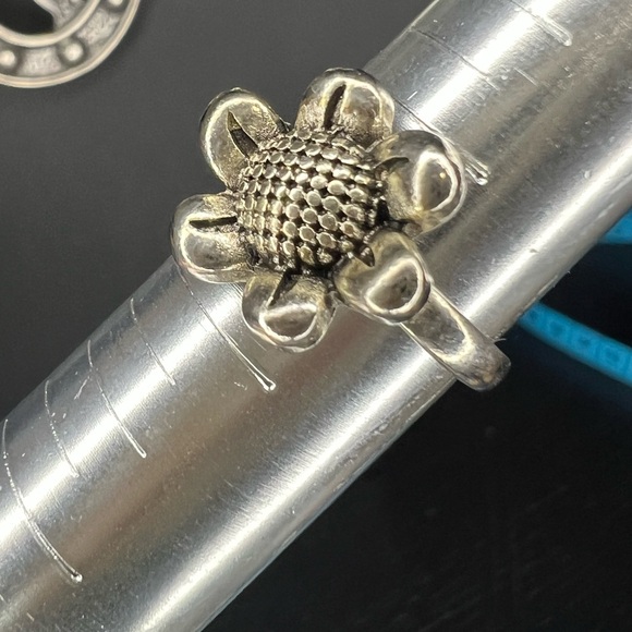 Vintage | Jewelry | Vintage Flower Ring | Poshmark